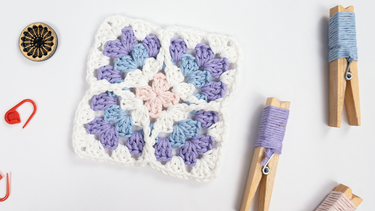 Violets Granny Square – Yeezhee